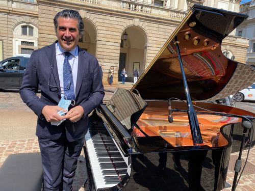Alberto Veronesi porta la Bohéme di Puccini in Piazza della Scala ...