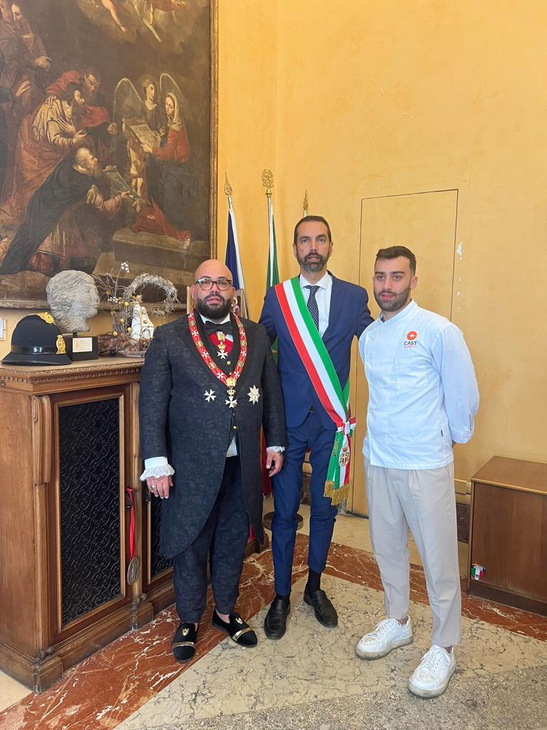 Michele Cutro presenta Notte di Mare, a Messina premiata l'eccellenza ...